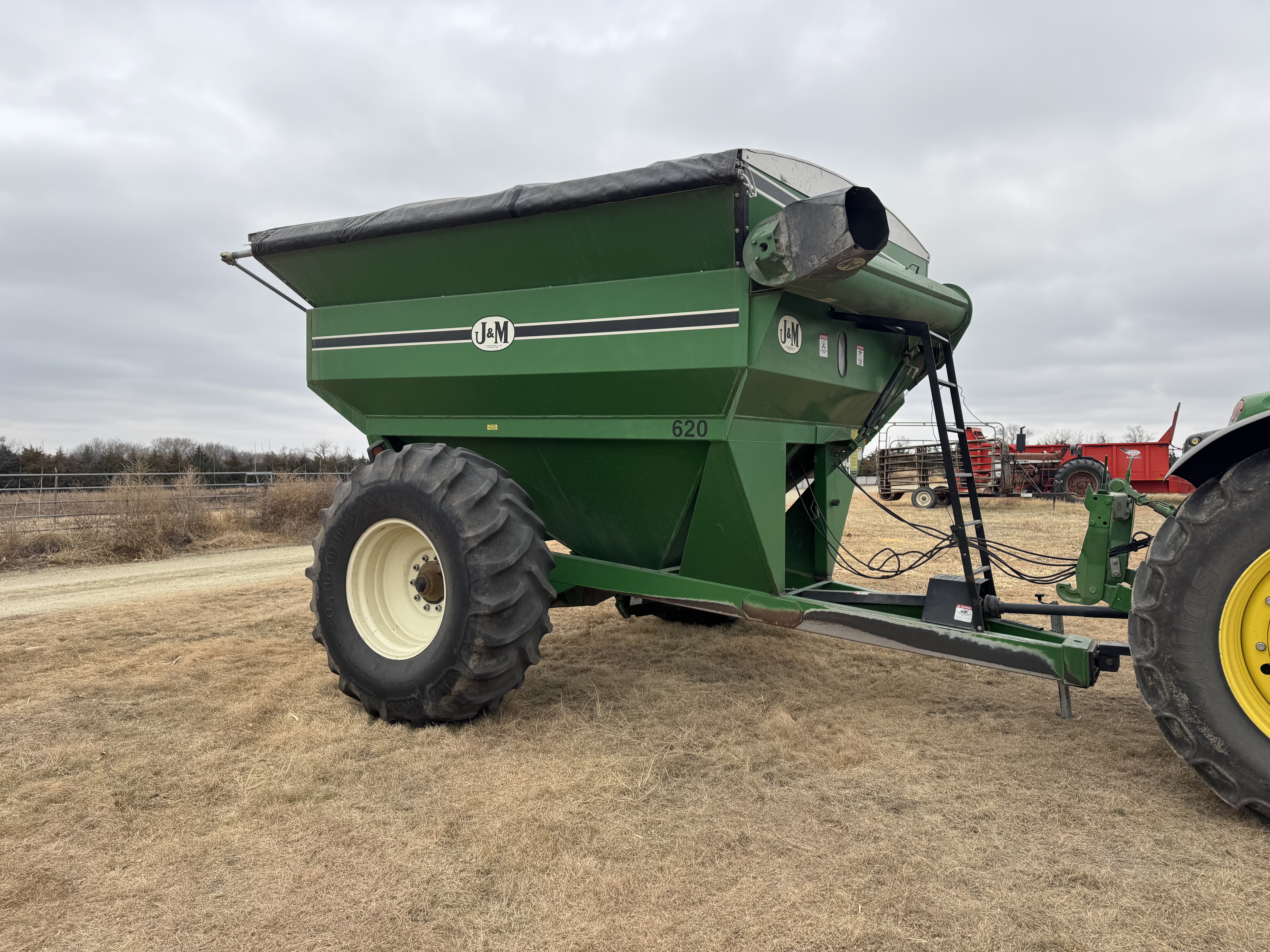 2000 J&M 620 + 100 bu Equipment Details | Tractor Tuesday