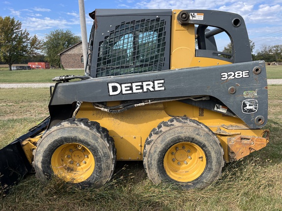 2016 John Deere 328E